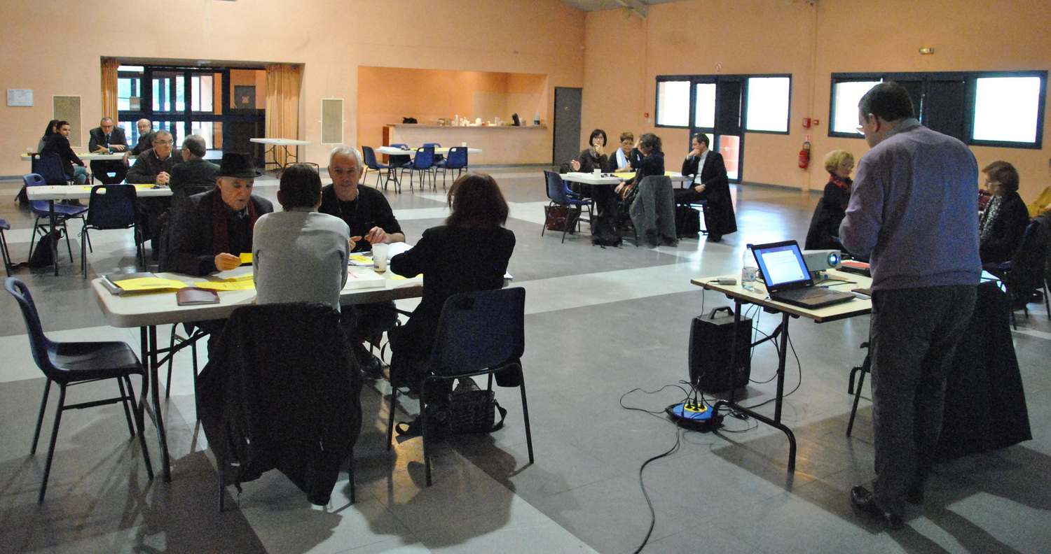 La méthode, par groupes de quatre personnes, - Petite République.com