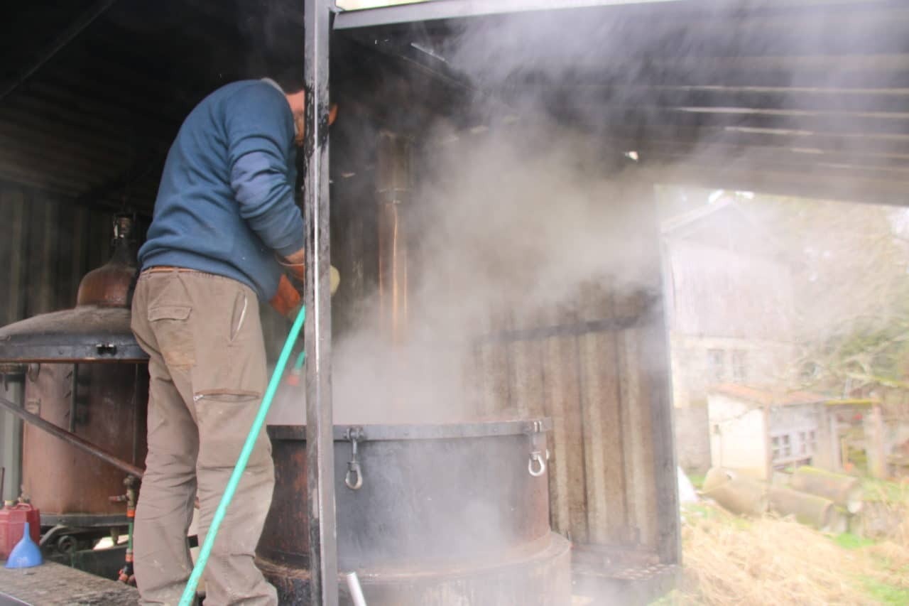 Bouilleur ambulant : Rencontre avec Pierre Rouch et l'eau de vie ...