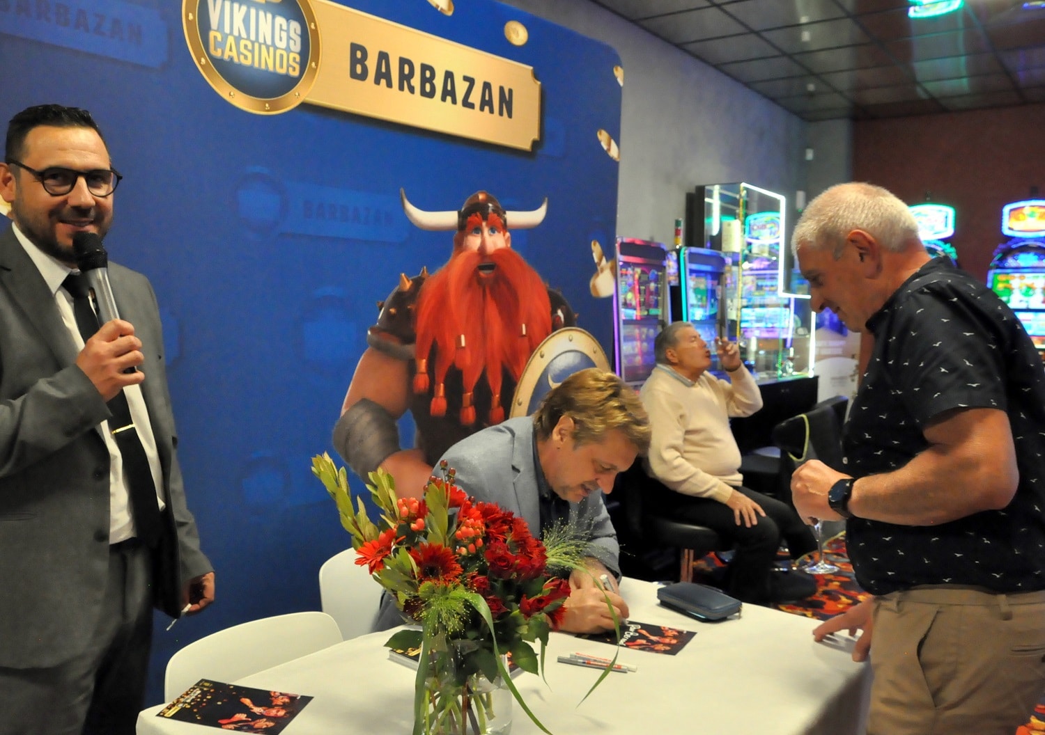 Didier Gustin, imitateur, acteur fait une pause au casino - Petite ...