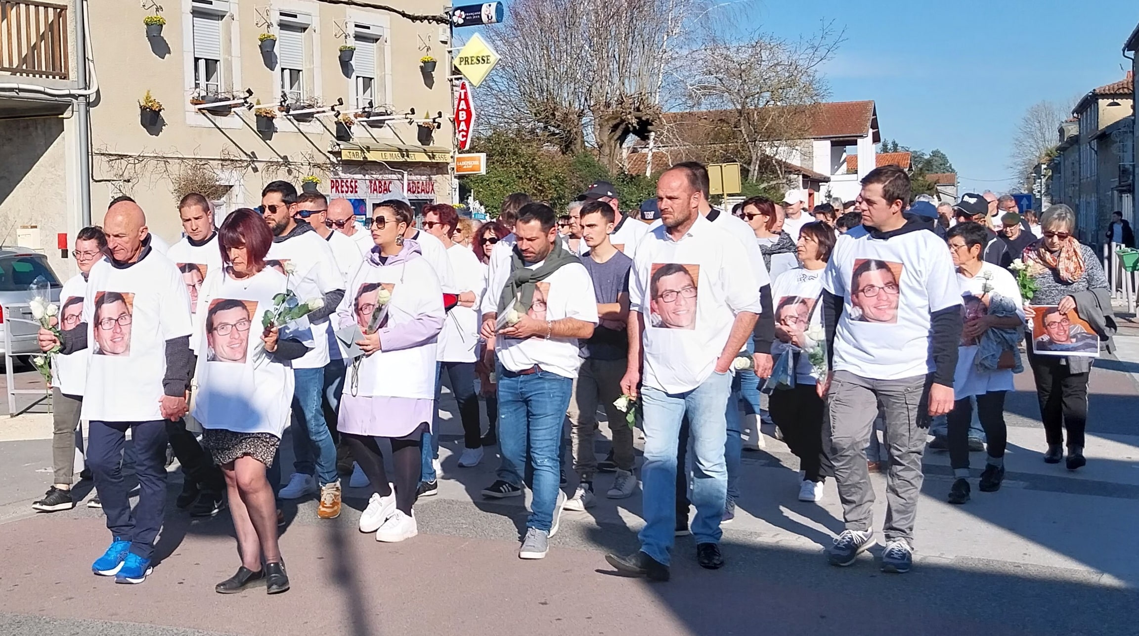 Labarthe-Rivière: Plus de 300 personnes ont accompagné les parents de ...