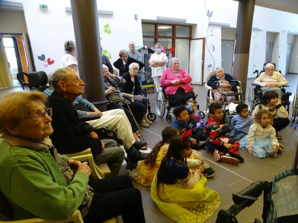 Des jeux et des sourires pour le carnaval des enfants de l'ALAE en ...