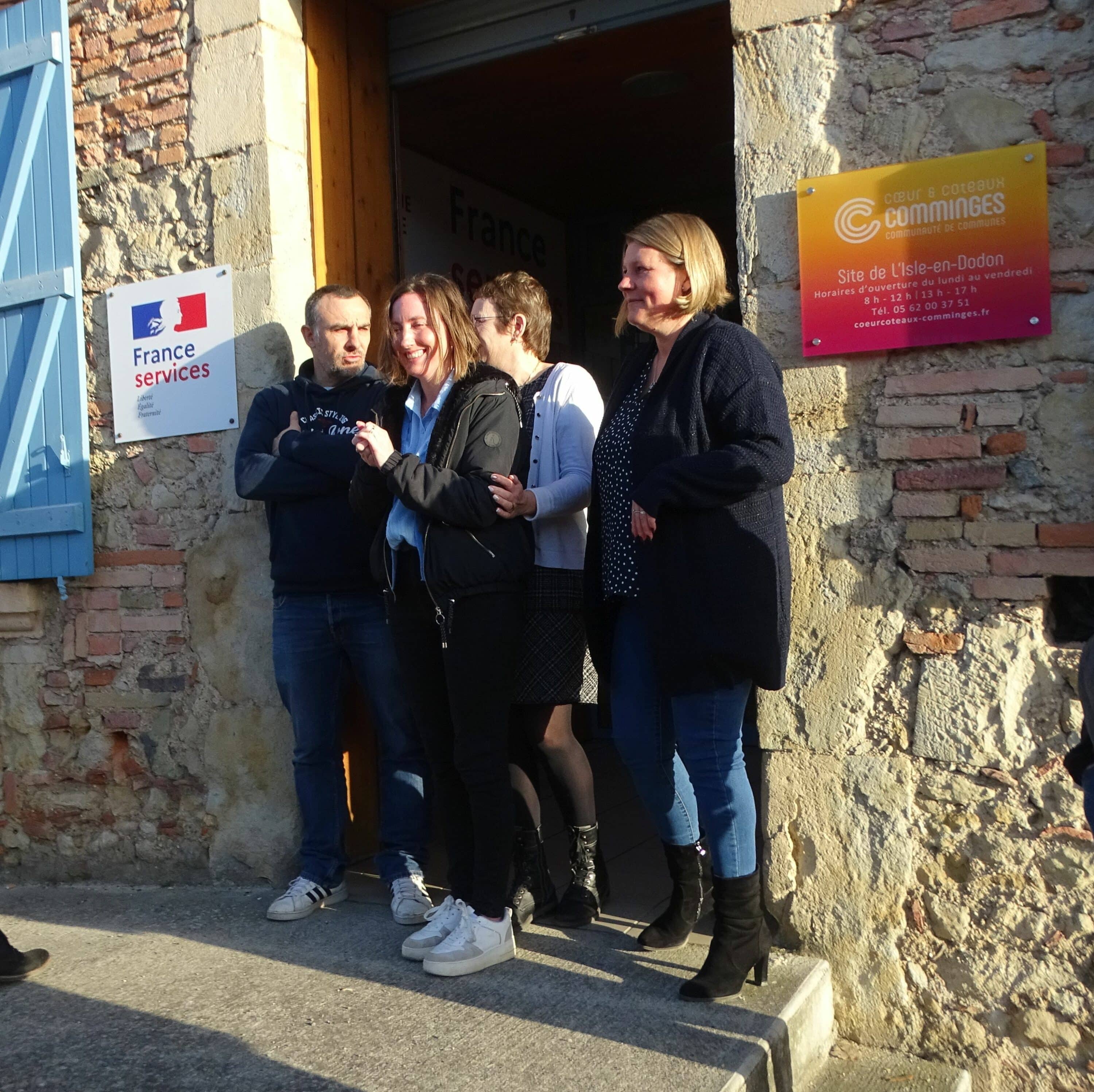 L'Isle-en-Dodon : La 5C dote le site administratif de deux Zoé électriques - Petite République.com