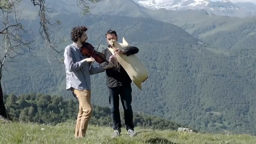 Avec ces musiciens et chercheurs passionnés, Michaël et Pierre, nous ...